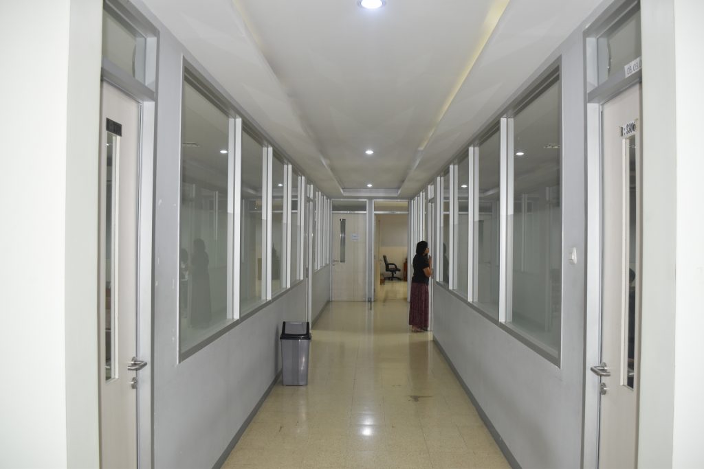 hall ruang kelas - Fakultas Ilmu Sosial dan Ilmu Politik