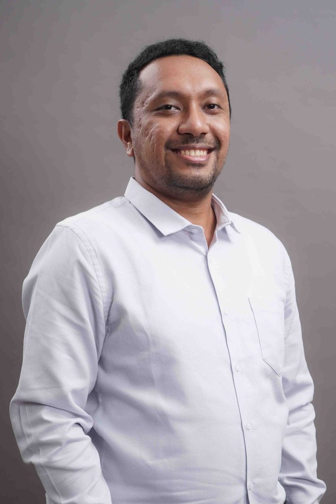 Dr. Daniel Karim - Fakultas Ilmu Sosial dan Ilmu Politik